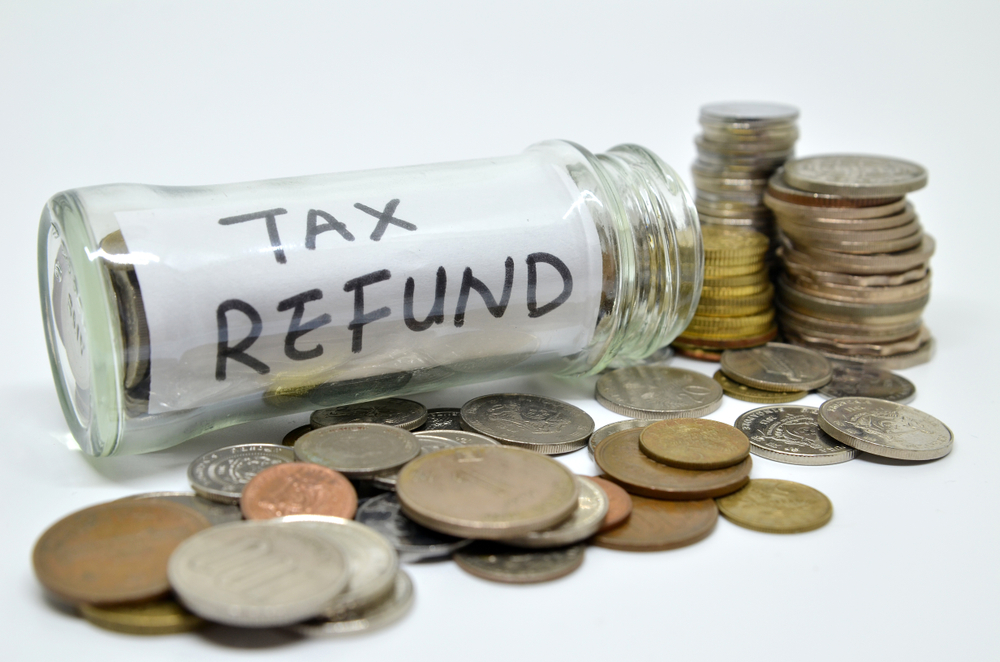 SMS phishing campaign using fake Canadian tax refund forms explained
