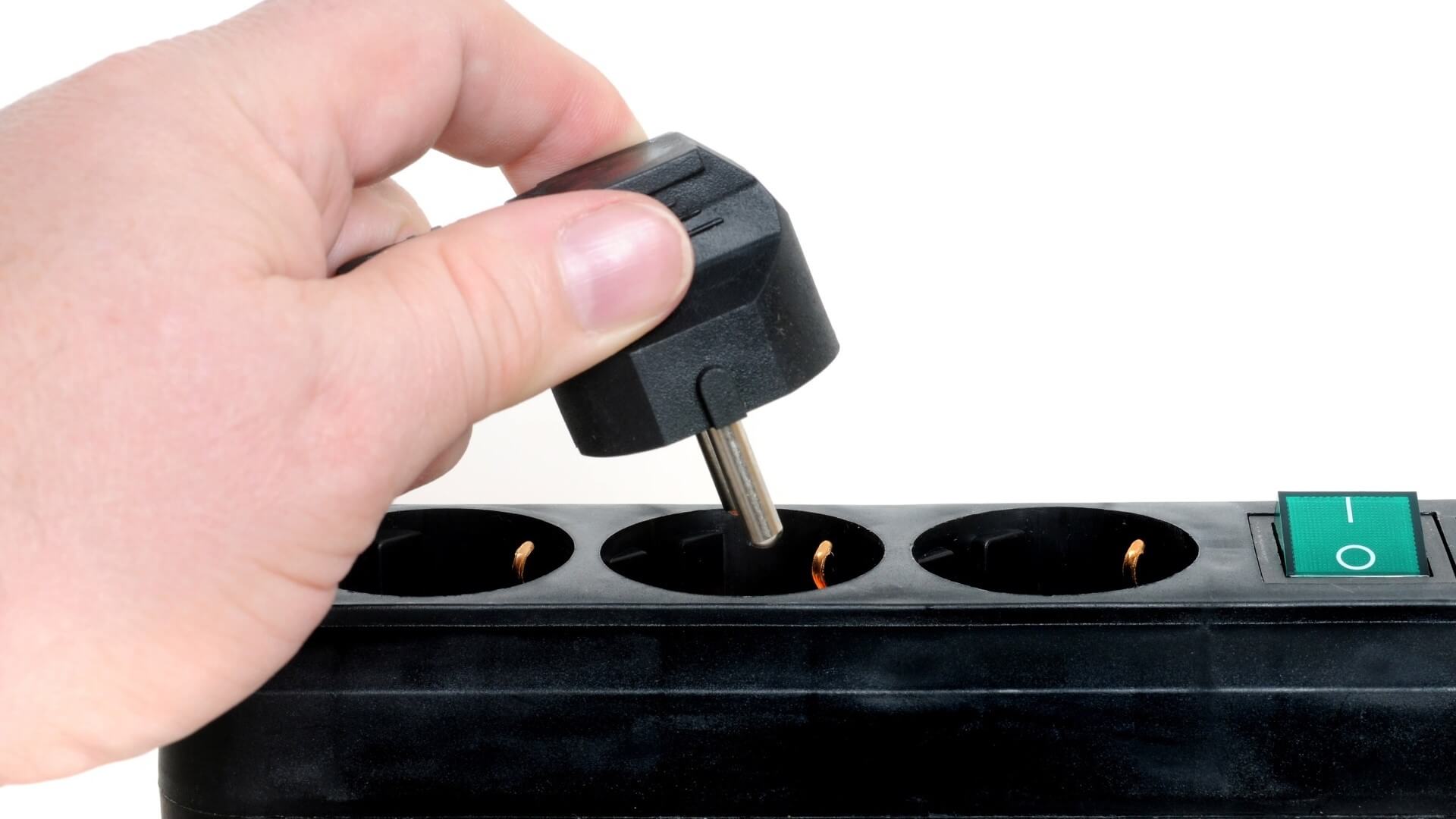 ¿Por qué es importante desconectar los dispositivos antes de irse de ...